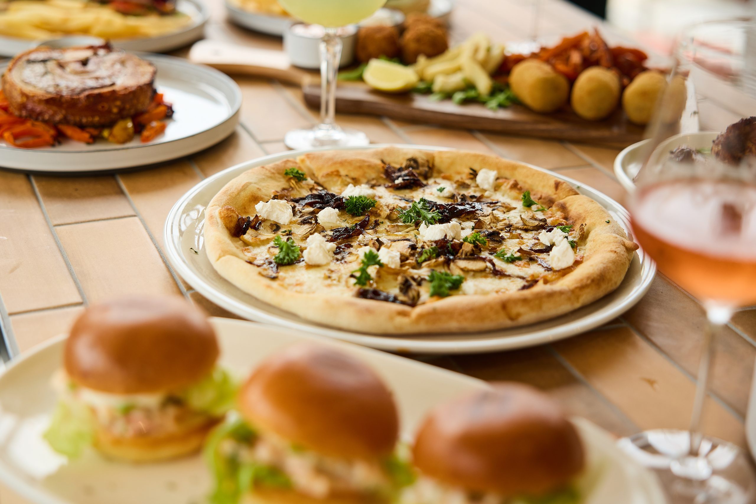 Cooee Cafe & Restaurant - Minnippi Golf & Range